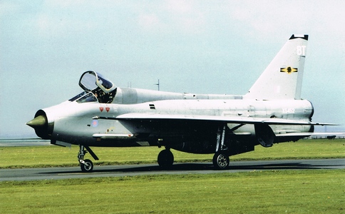 December 2023: English Electric Lightning T.5 (camo era) – 22 photos ...
