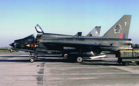 December 2023: English Electric Lightning T.5 (camo era) – 22 photos ...