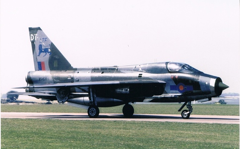 December 2023: English Electric Lightning T.5 (camo era) – 22 photos ...