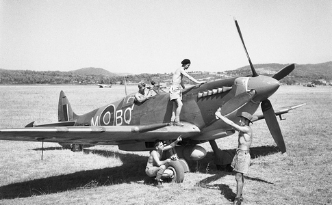 January 2024: The Supermarine Spitfire: The Australians in the Med (451 ...