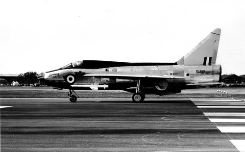 February 2017: English Electric Lightning T.4 – 39 photos | RAF in Combat