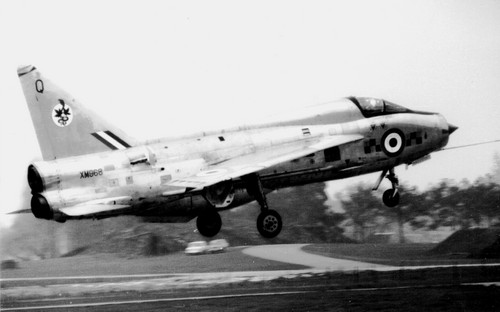 February 2017: English Electric Lightning T.4 – 39 photos | RAF in Combat