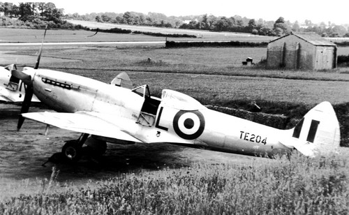 September 2015: Supermarine Spitfire LF.16 post-1947 – 48 photos | RAF ...