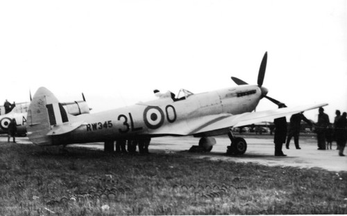 September 2015: Supermarine Spitfire LF.16 post-1947 – 48 photos | RAF ...