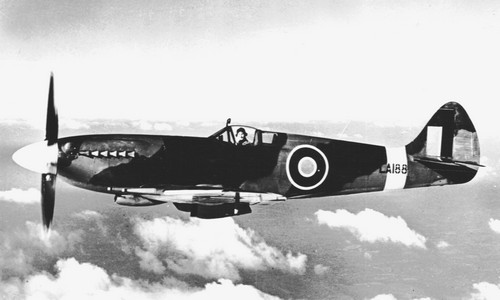 May 2015: Supermarine Spitfire F.21 – 28 photos | RAF in Combat