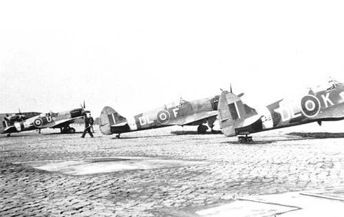 May 2015: Supermarine Spitfire F.21 – 28 photos | RAF in Combat