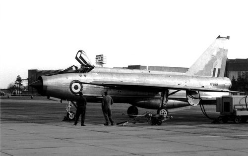 January 2019: English Electric Lightning F.3 (silver era) – 78 photos ...