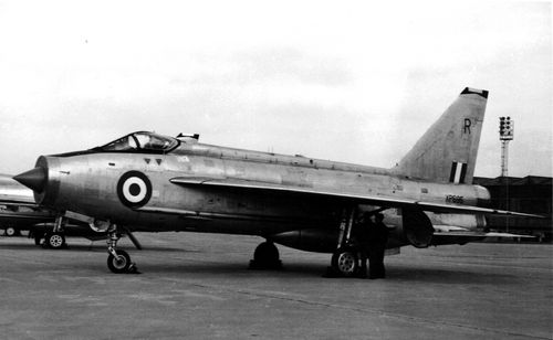 January 2019: English Electric Lightning F.3 (silver era) – 78 photos ...