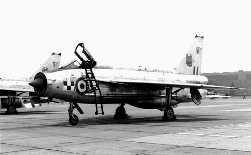 January 2019: English Electric Lightning F.3 (silver era) – 78 photos ...