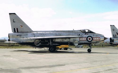 January 2019: English Electric Lightning F.3 (silver era) – 78 photos ...