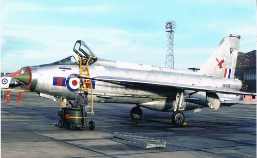 January 2019: English Electric Lightning F.3 (silver era) – 78 photos ...