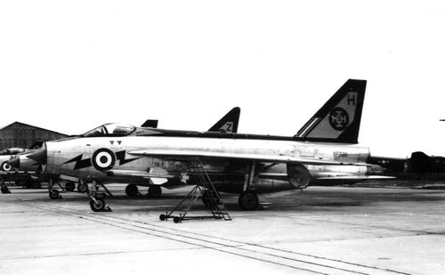 January 2019: English Electric Lightning F.3 (silver era) – 78 photos ...