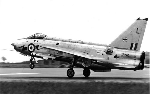 January 2019: English Electric Lightning F.3 (silver era) – 78 photos ...