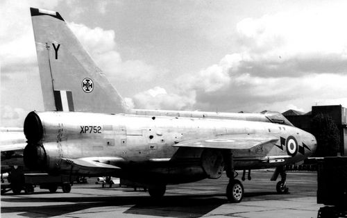 January 2019: English Electric Lightning F.3 (silver era) – 78 photos ...