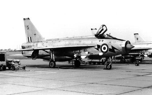 January 2019: English Electric Lightning F.3 (silver era) – 78 photos ...