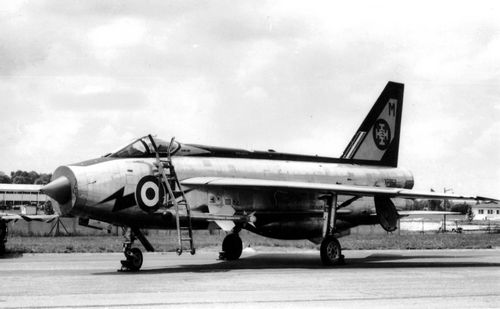 January 2019: English Electric Lightning F.3 (silver era) – 78 photos ...