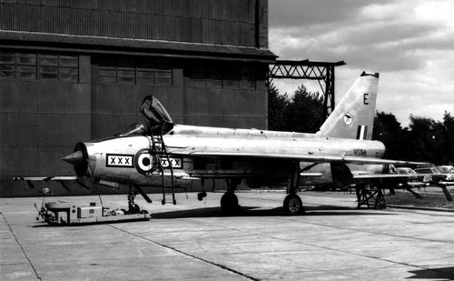 January 2019: English Electric Lightning F.3 (silver era) – 78 photos ...