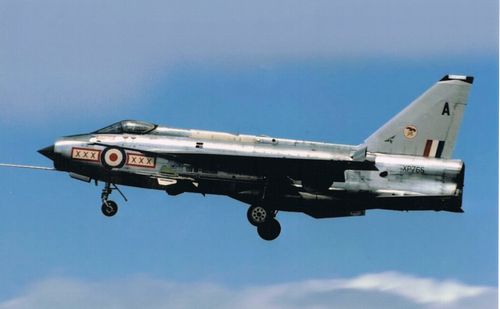 January 2019: English Electric Lightning F.3 (silver era) – 78 photos ...