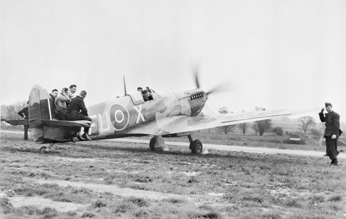August 2021: Supermarine Spitfire – The Australian squadrons in GB – 35 ...