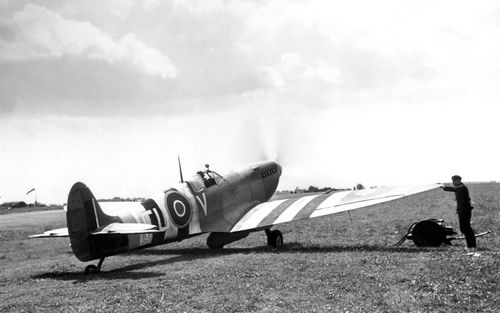 August 2021: Supermarine Spitfire – The Australian squadrons in GB – 35 ...