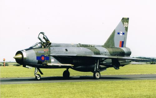 February 2022: English Electric Lightning F.3 (camo era) – 37 photos ...