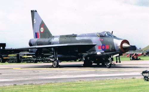 February 2022: English Electric Lightning F.3 (camo era) – 37 photos ...