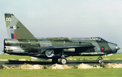 February 2022: English Electric Lightning F.3 (camo era) – 37 photos ...